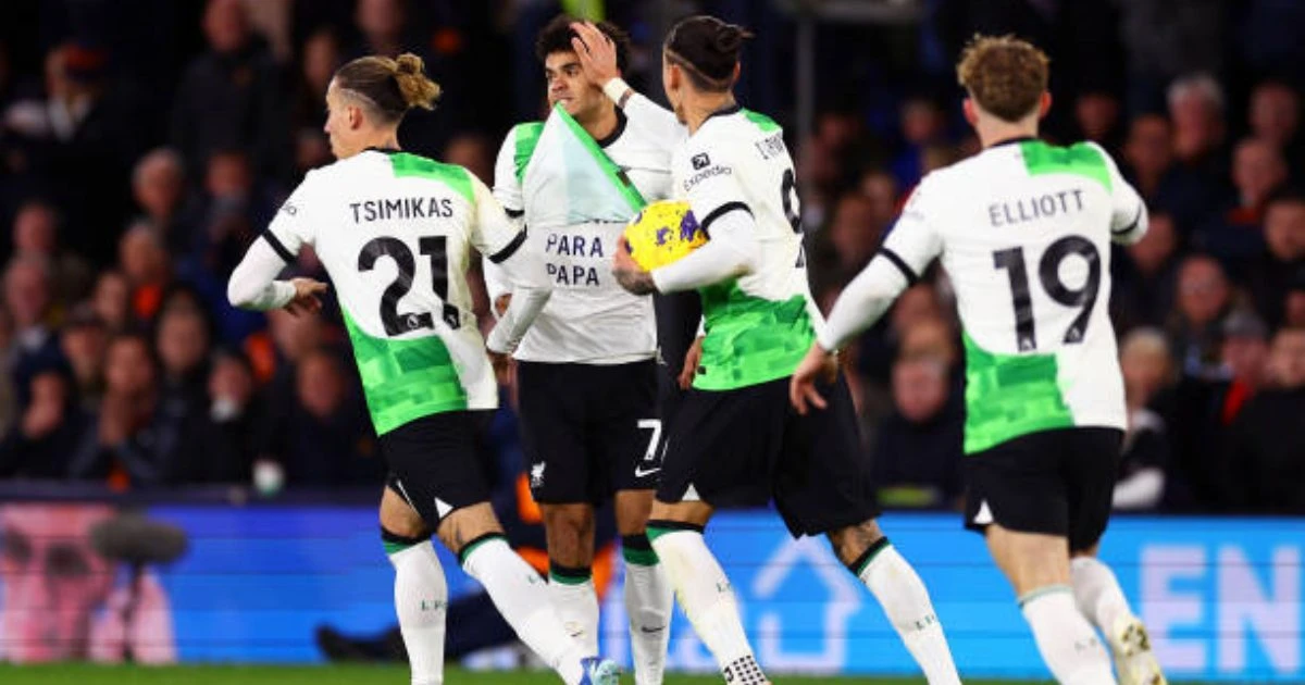 Liverpool bùng nổ vào phút cuối, thoát hiểm trước Luton Town